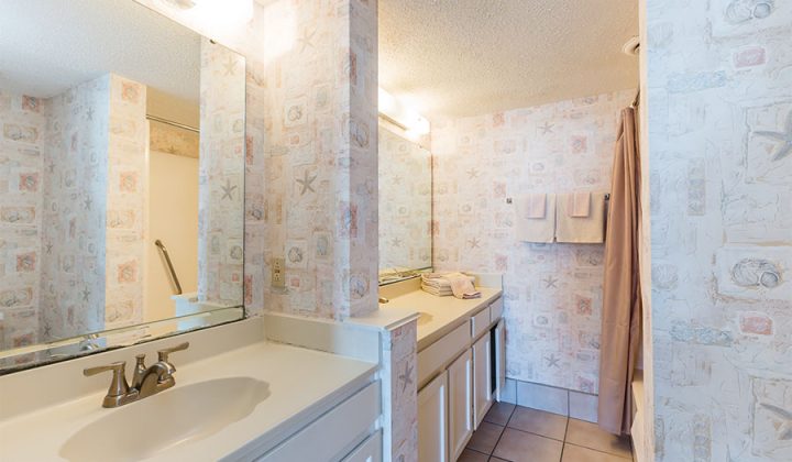 3-Bedroom Oceanfront Suite – Ocean Towers